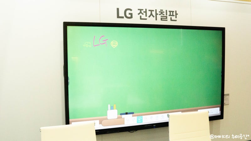 LG 전자칠판 98TR3PJ와 LG 투명올레드 55EW5G, World IT Show에서 직접 살펴보니 : 네이버 블로그
