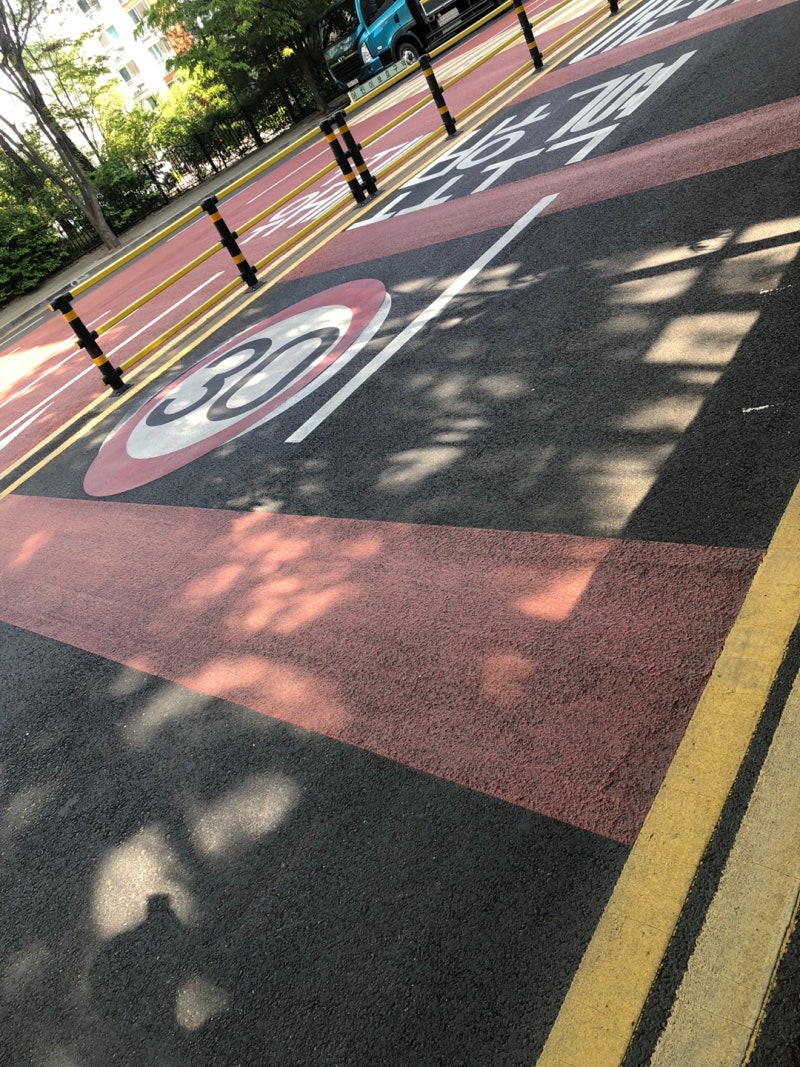 도로위 붉은 페인트의 정체는? 논슬립 MMA페인트에 관하여 : 네이버 블로그