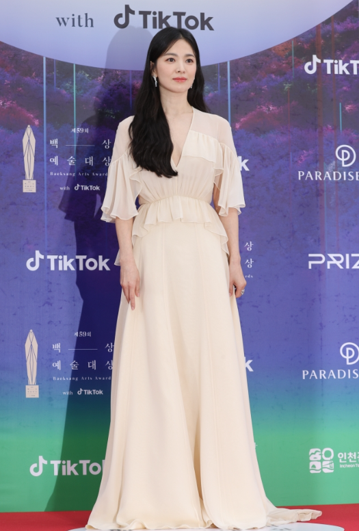 백상예술대상 송혜교 쇼메 귀걸이 반지 가격 아보아보 커스텀 드레스 네이버 블로그