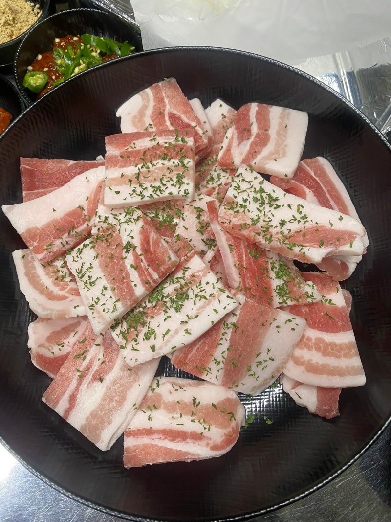 여수 여천 고기집 냉동 삼겹으로 한 쌈 먹자마자 찬양하게 되었어요 네이버 블로그