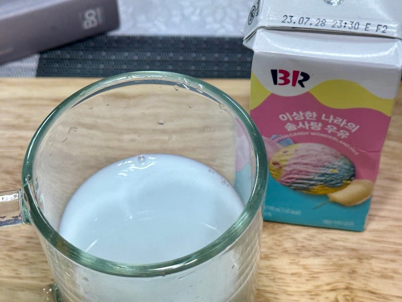 배스킨라빈스 베리베리 스트로베리 쿠키앤크림 민트초코 이상한 나라의 솜사탕 우유 4종 마셔보기 : 네이버 블로그