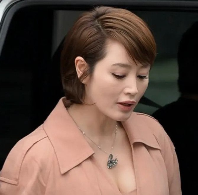 중년여성 헤어스타일 50대 60대 여자 둥근 얼굴형 짧은 머리 숏컷 단발펌 김희애 김혜수 김남주 김성령 머리