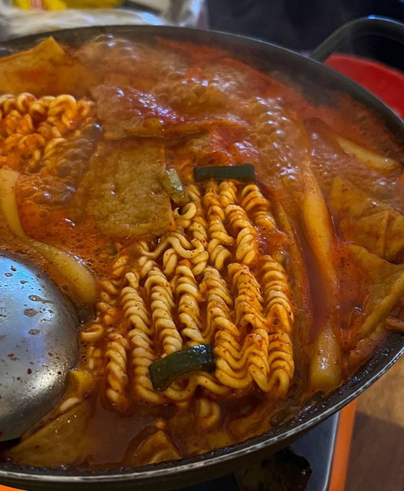 인천 칼포니 본점 인천 3대 떡볶이 저리가라🙅🏻‍♀️ 치킨집이지만 여기가 인천 떡볶이 찐 맛집👍🏻 네이버 블로그