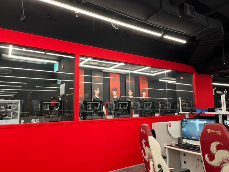 홍대 T1 베이스캠프 방문 후기 :: T1 PC 카페 위치, 매장 요금 등등 T1 Base Camp : 네이버 블로그