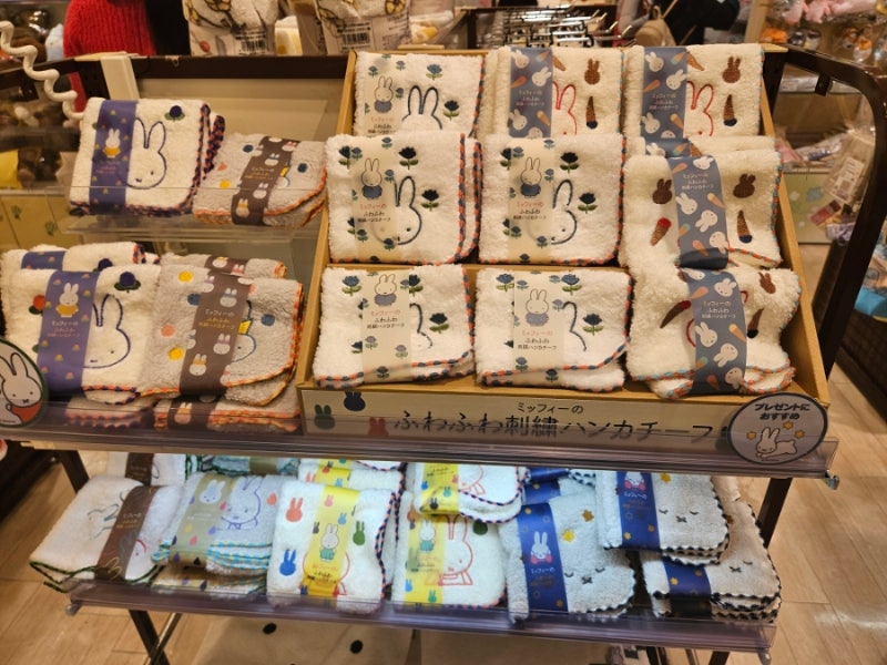 후쿠오카 텐진 파르코백화점 캐릭터 굿즈샵 키디랜드 치이카와 짱구샵 리락쿠마스토어 스누피타운 빌리지뱅가드 네이버 블로그