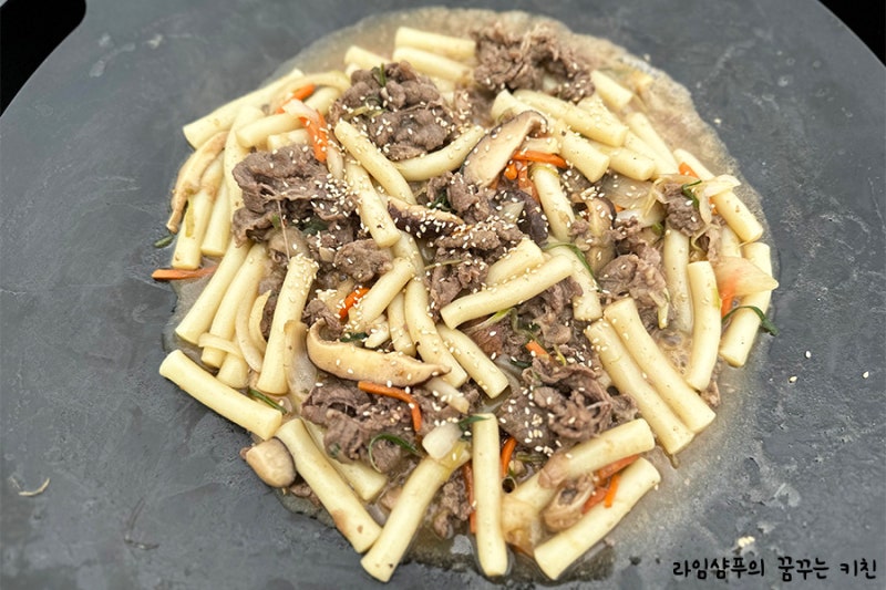 궁중떡볶이 만드는 법 안매운 떡볶이 간장떡볶이 레시피 소불고기 요리 네이버 블로그
