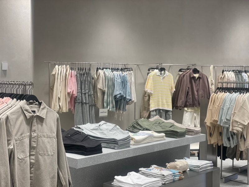 남자 여름 코디 자라 신상 추천 IFC몰 ZARA 매장 반팔 니트 셔츠 바지 데일리룩 : 네이버 블로그