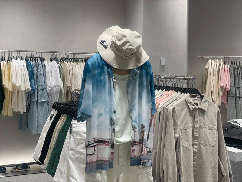남자 여름 코디 자라 신상 추천 IFC몰 ZARA 매장 반팔 니트 셔츠 바지 데일리룩 : 네이버 블로그