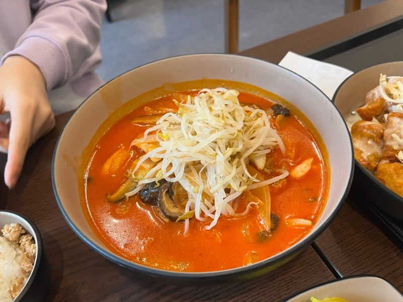 가디맛집 N년차 가산디지털단지 직장인이 추천하는 점심 맛집 추천 오늘돈까스팬더마라바스버거고구려짬뽕회기버거온센텐동