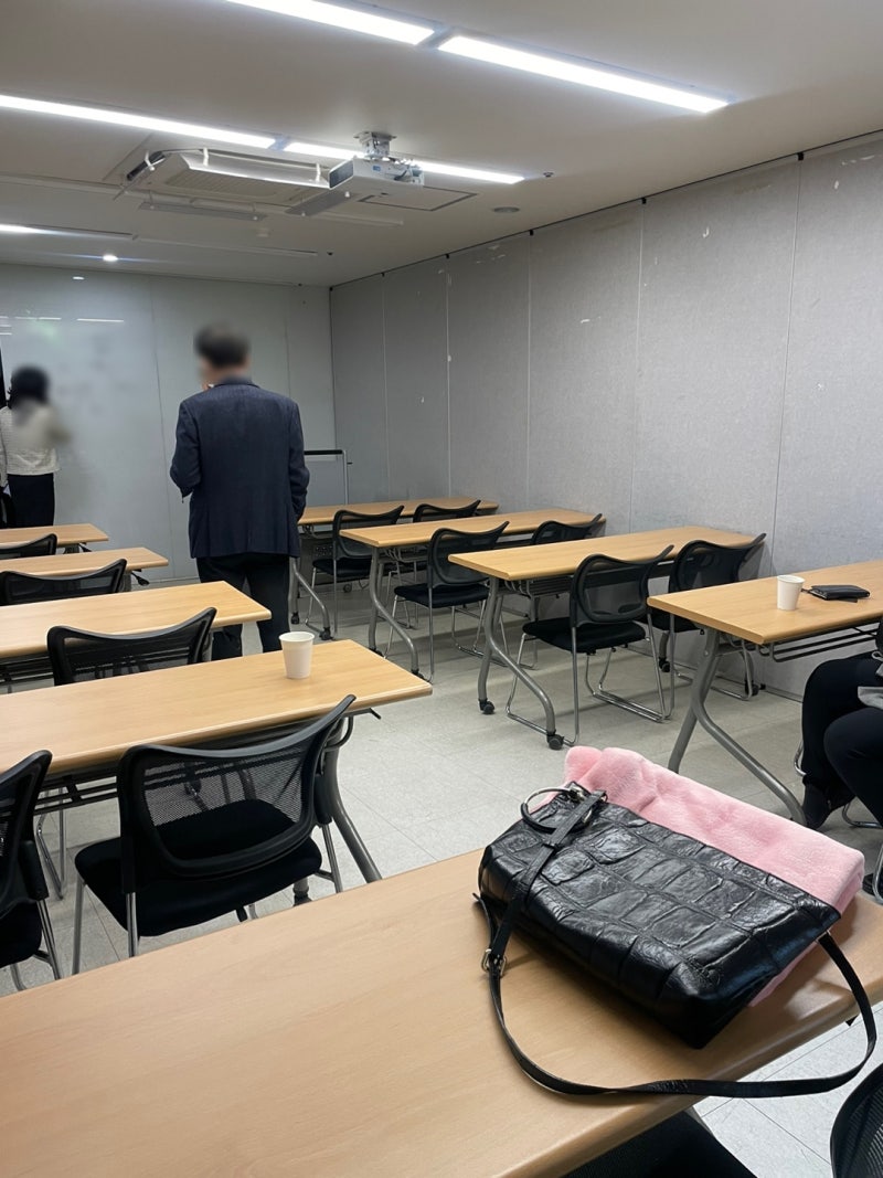 최대 60인까지 수용 가능한 강의실 대여 대규모 모임은 모모 모임공간에서~ 네이버 블로그