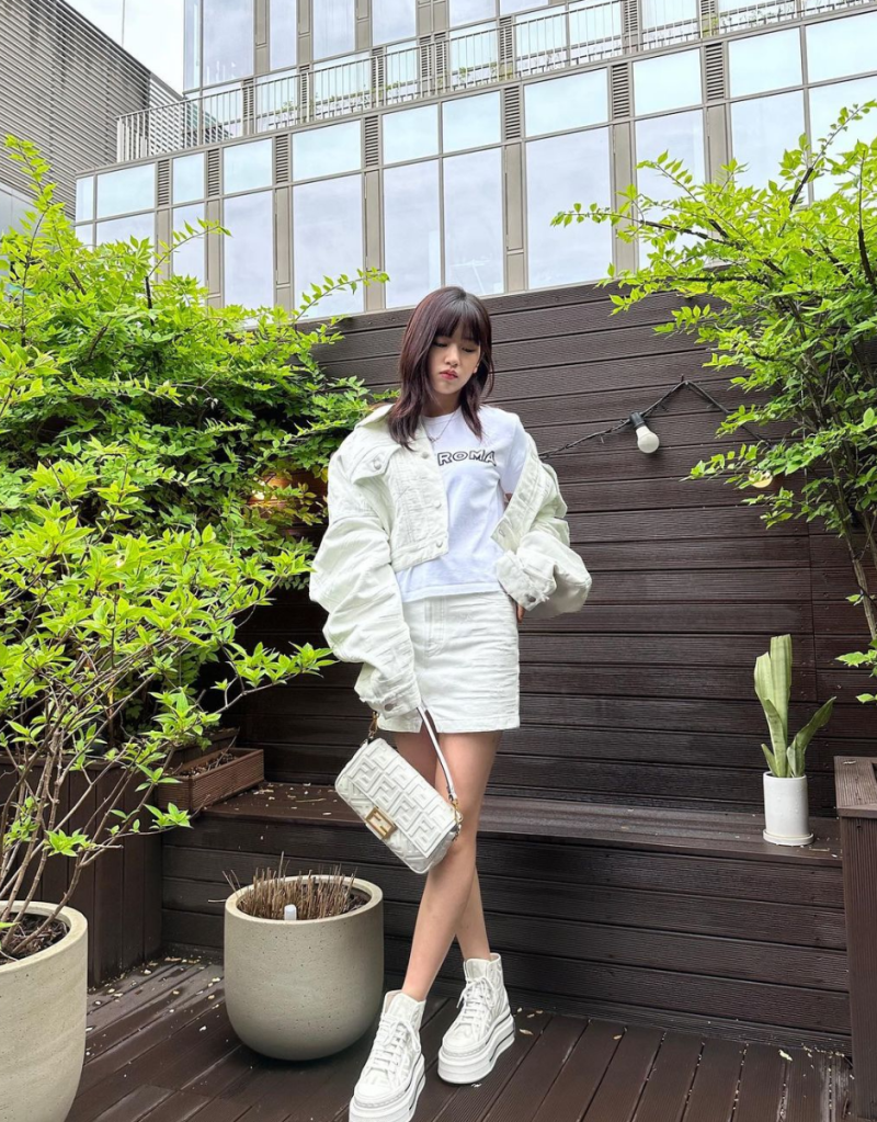 펜디가방 안유진 펜디 바게트백 화이트 네이버 블로그