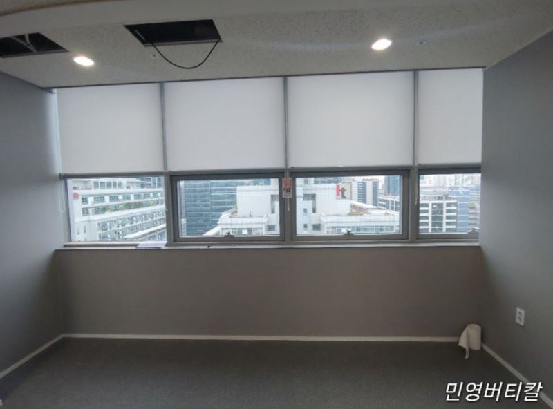 서울 금천구 가산동 사무실블라인드 롤스크린 롤블라인드 방염롤스크린 완벽설치 콤비 우드 알루미늄 홀딩도어 자바라 버티컬 버티칼