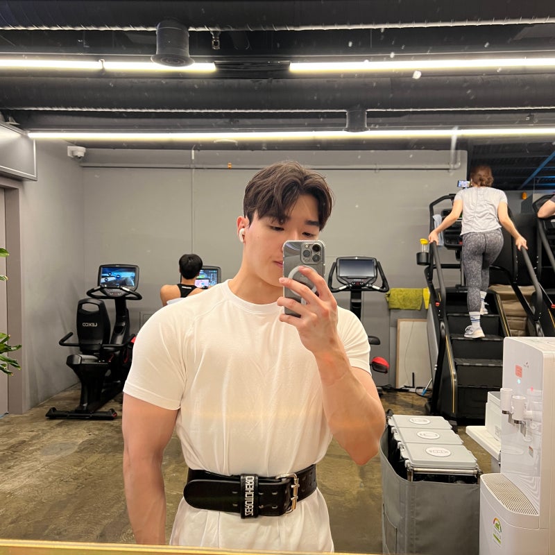 20대남자옷브랜드 허그본 머슬핏 반팔 기본티 2종 비교 어깨보정티 마른남자코디 키작은남자코디 네이버 블로그