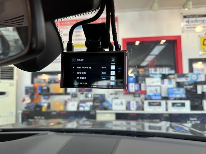 [서산 수입차] BMW 2019년식 X3 XDrive30d 차량에 아이나비 QXD8000 블랙박스와 커넥티드 프로플러스, 에코파워팩 라이트슬림 S16 LCD 보조배터리 설치 ...