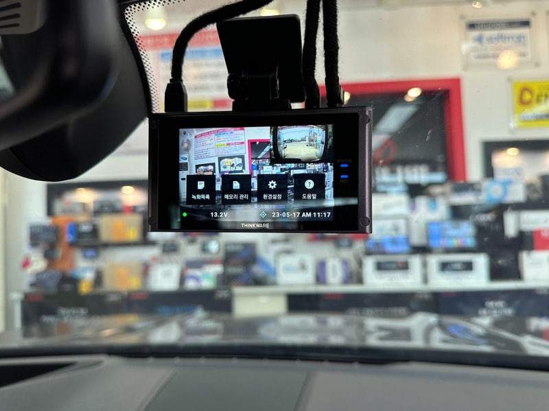 [서산 수입차] BMW 2019년식 X3 XDrive30d 차량에 아이나비 QXD8000 블랙박스와 커넥티드 프로플러스, 에코파워팩 라이트슬림 S16 LCD 보조배터리 설치 ...