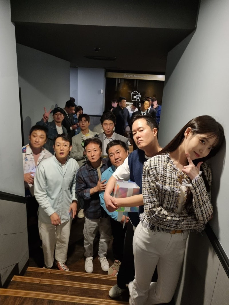 230603 아이유 영화 드림 무대인사 및 출퇴근 팬 사진(5/7_ 메가박스 코엑스, 롯데시네마 건대, CGV 용산) Ft_ MC 유, 미모, 팬 서비스 빛났다 : 네이버 블로그