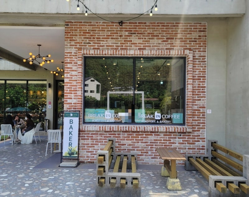 부산 기장 푸르른 숲속 뷰가 좋은 정관 카페 브레이크인 커피 네이버 블로그