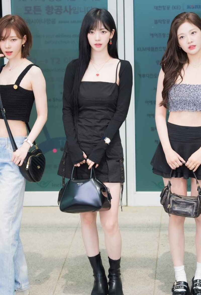 흑발로 레전드 찍었다는 에스파 카리나 공항 올블랙 패션 : 네이버 블로그