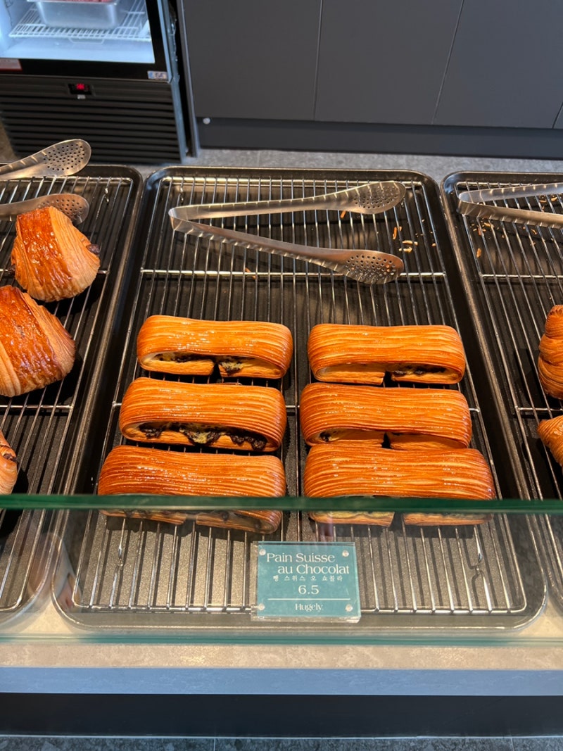 제주공항 근처 카페 '휴즐리 제주 (Hugely Jeju)' / 베이커리 젤라또 : 네이버 블로그