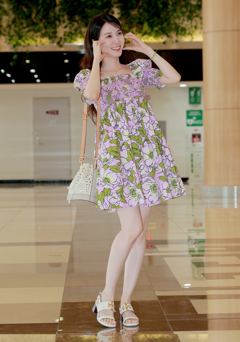 연예인 공항 패션 박은빈 일본 팬미팅 출국 패션 브랜드는 토리버치 원피스 가방 신발로 여자 여름 코디 참고해 네이버 블로그