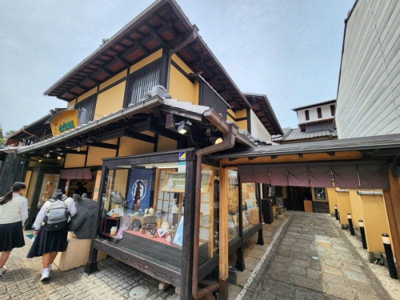 니넨자카 지브리 동구리 공화국 산넨자카 교토 도토리 토토로 마녀배달부키키 니넨자카근처가볼만한곳 볼거리 놀거리 쇼핑 기념품