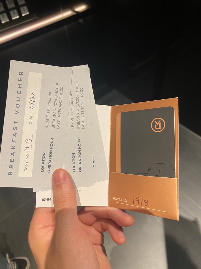 로카우스 호텔 군인예약 군인할인 조식 뷔페 헬스장 수영장 이그제큐티브 라운지 네이버 블로그