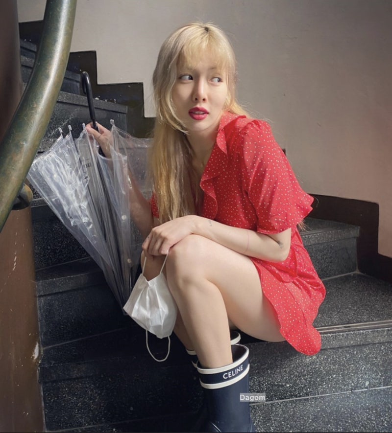 비오는날 연예인패션 필수템 샤넬 헌터 셀린느 레인부츠 가격은 네이버 블로그