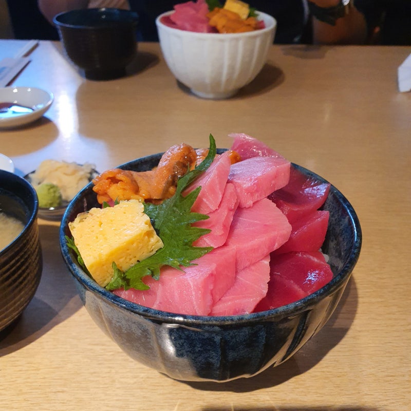 네번째 도쿄 Day1 1 도쿄여행 츠키지 시장 맛집 Hokkai Banya 신주쿠 디즈니스토어 신주쿠 신상 핫플