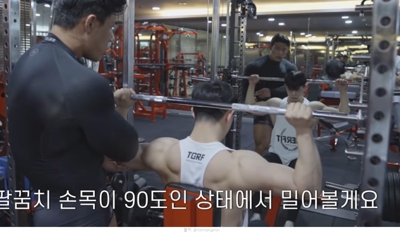 남자 여자 헬스 어깨 커지는 운동 루틴 바벨 숄더프레스비하인드넥프레스 전면 측면 삼각근운동 네이버 블로그