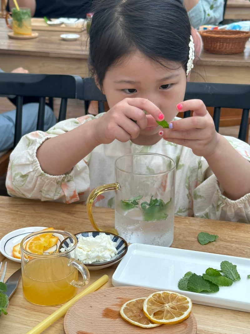 창원 아이랑 가볼만한 곳, 주남허브체험농원 (직접 딴 바질로 바질페스토 만들기) : 네이버 블로그
