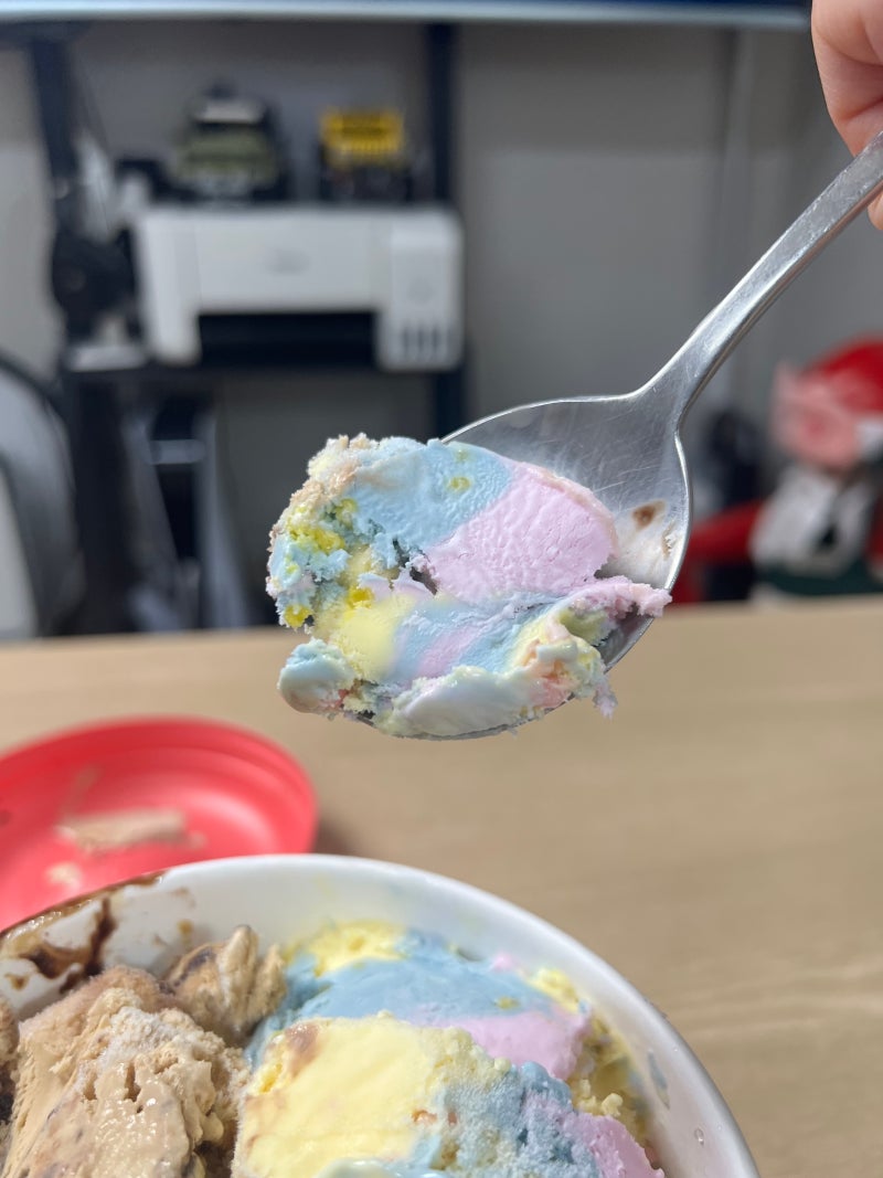 자모카 아몬드 훠지와 이상한 나라의 솜사탕 먹어봤습니다 : 네이버 블로그