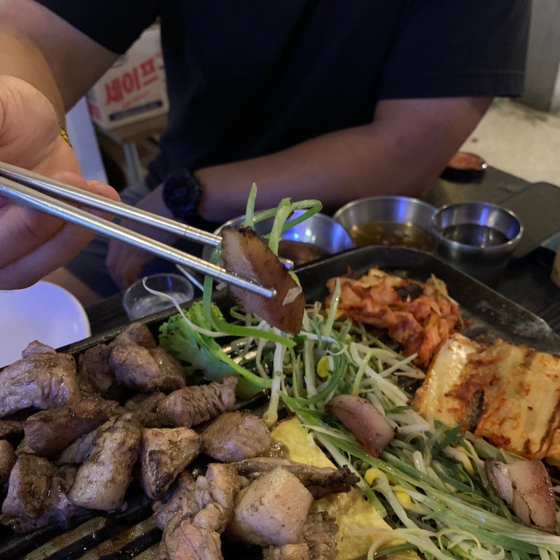2호선 합정역 고기집 구워삶다 가성비 좋은 참숯향 초벌 돼지고기 네이버 블로그
