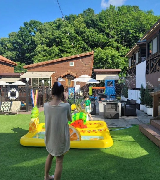 야외 수영장 오픈중 용인바베큐 맛집 라그릴스에서 바베큐도 드시고 수영하러 놀러오세요 펜션 예약도 가능합니다 오시기전 꼭