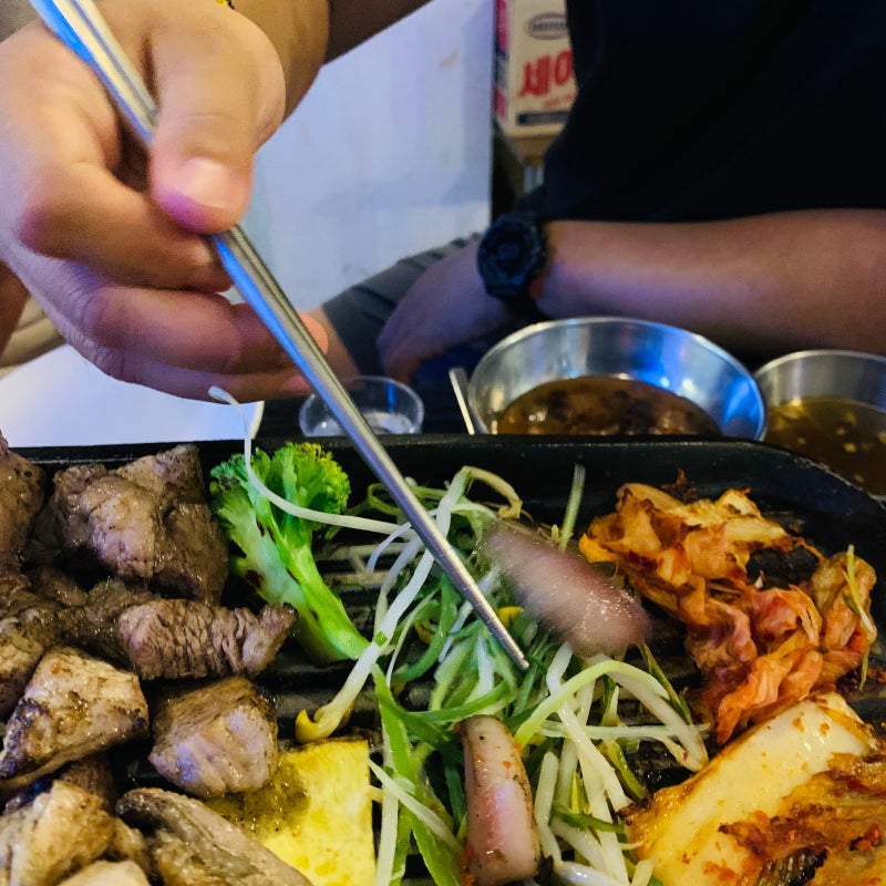 2호선 합정역 고기집 구워삶다 가성비 좋은 참숯향 초벌 돼지고기 네이버 블로그