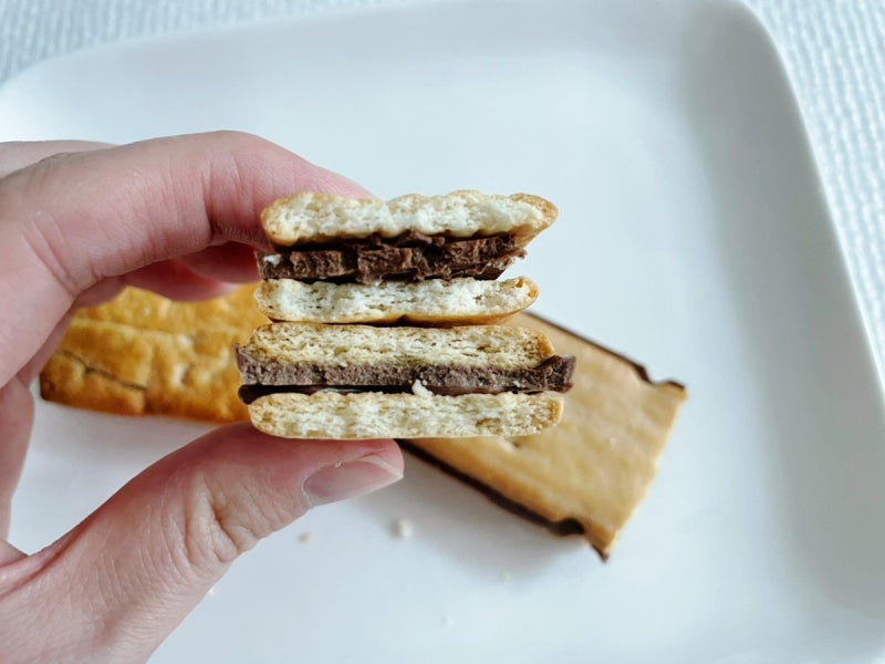 오리온 비쵸비 Vs 피코크 초코샌드 비교맛의 승자는 네이버 블로그