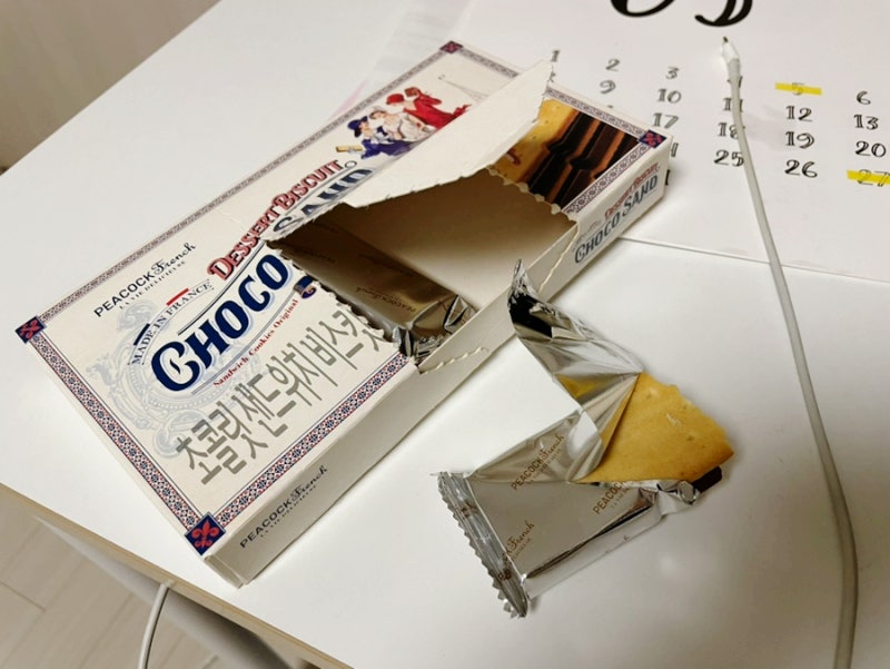 오리온 비쵸비 Vs 피코크 초코샌드 비교맛의 승자는 네이버 블로그