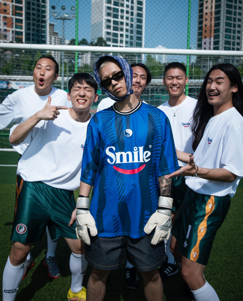 남자 여름 코디 축구 유니폼 새드스마일 X 페퍼로니서울 시리즈 블록코어 룩 네이버 블로그