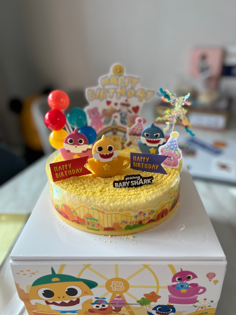 심쿵이랑엄마랑 상어가족 아기상어덕후아기를 위한 엄마의 핑크퐁 두돌셀프생일파티 아기상어케이크파리바게트 네이버 블로그