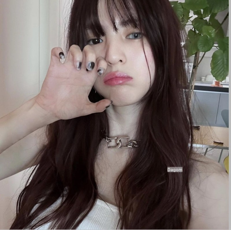 한소희 사복패션 속 자라 플라워 스커트 빈티지룩 코디 유니크해 네이버 블로그