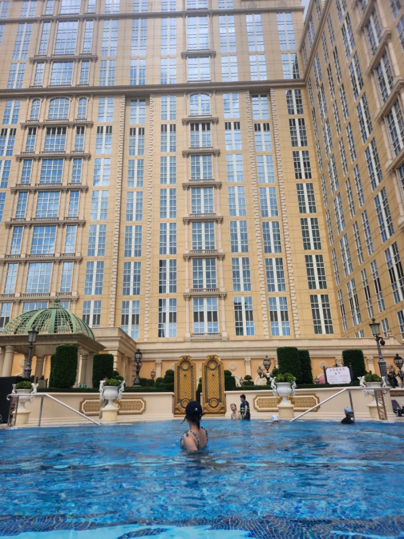 17박18일 홍콩 중국여행 2일차 마카오 더 파리지앵 헬스장 수영장 전망대 세나도광장 환전 카페 베네시안 호텔 네이버 블로그