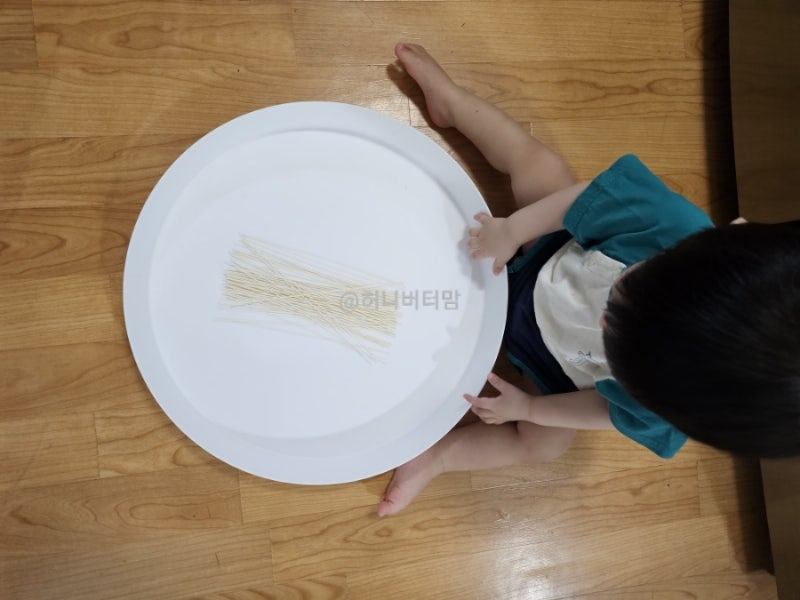 국수 오감놀이 촉감놀이를 통해 돌 아기 엄마 껌딱지에서 해방되기 네이버 블로그
