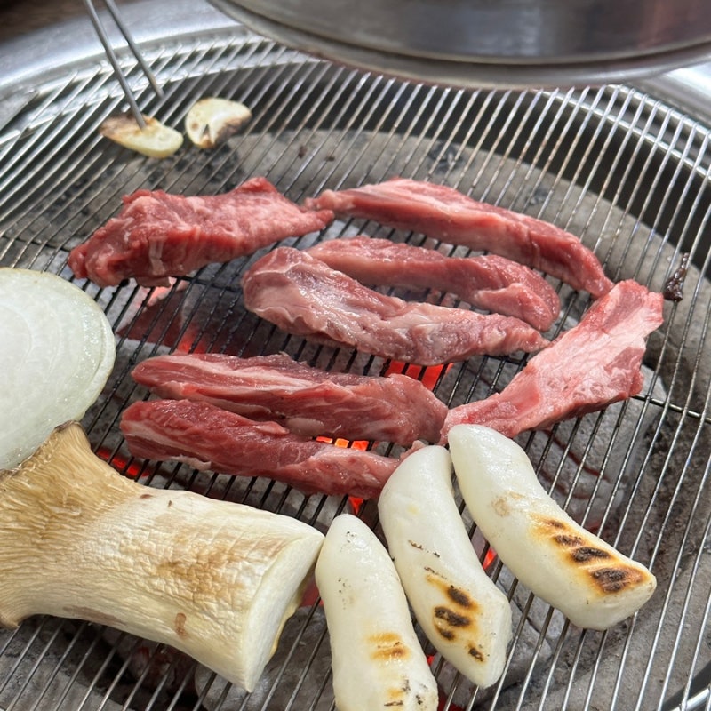 춘천 스무숲맛집 콜키지 프리 단체 모임 회식 가능한 소고기 돼지고기 맛집 와규와 암퇘지 마당 네이버 블로그