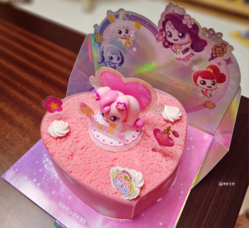 여아 생일 뚜레쥬르 알쏭달쏭 캐치티니핑 피규어 케이크 플로라하츄핑 피규어 선물 네이버 블로그