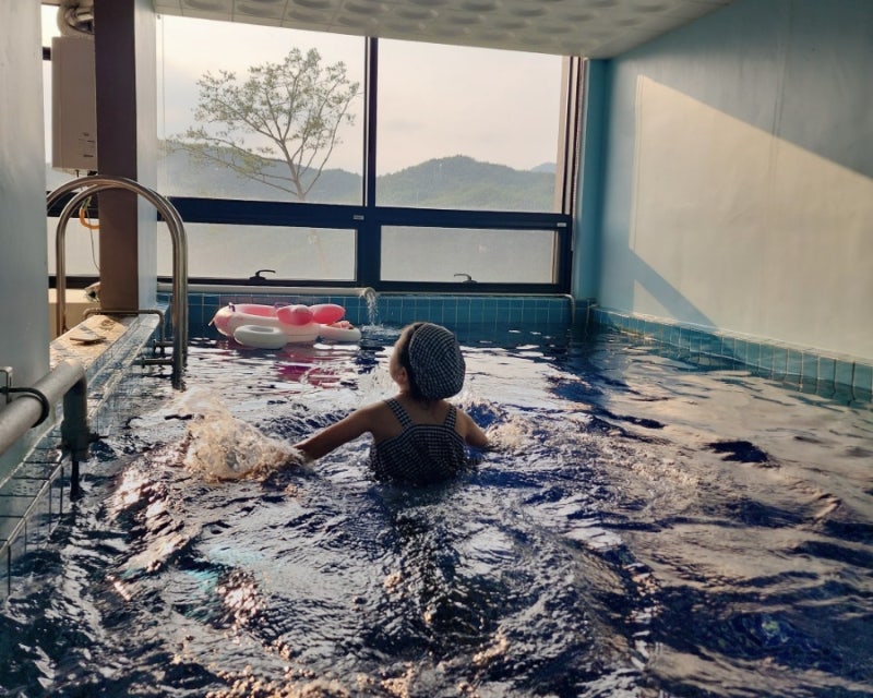 충북 괴산풀빌라 사담스테이 위치 예약 마운틴뷰 사담계곡 인피니티풀 실내개별수영장 바베큐 매점 가격 부대시설 네이버 블로그