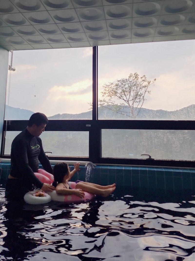충북 괴산풀빌라 사담스테이 위치 예약 마운틴뷰 사담계곡 인피니티풀 실내개별수영장 바베큐 매점 가격 부대시설 네이버 블로그