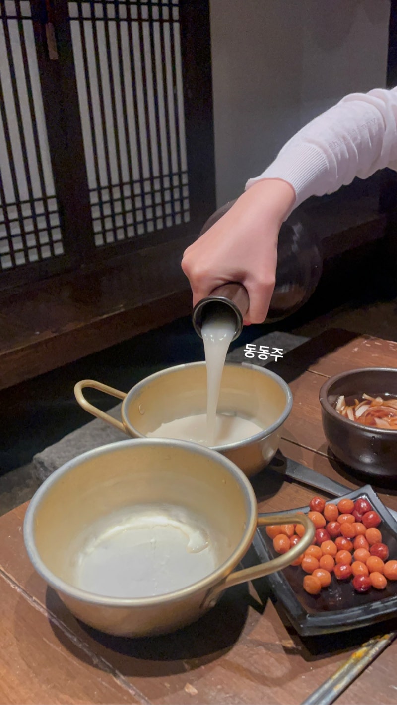 홍대 헌팅포차이색 술집 조선시대 주막 컨셉 전골과 막걸리 동동주 네이버 블로그