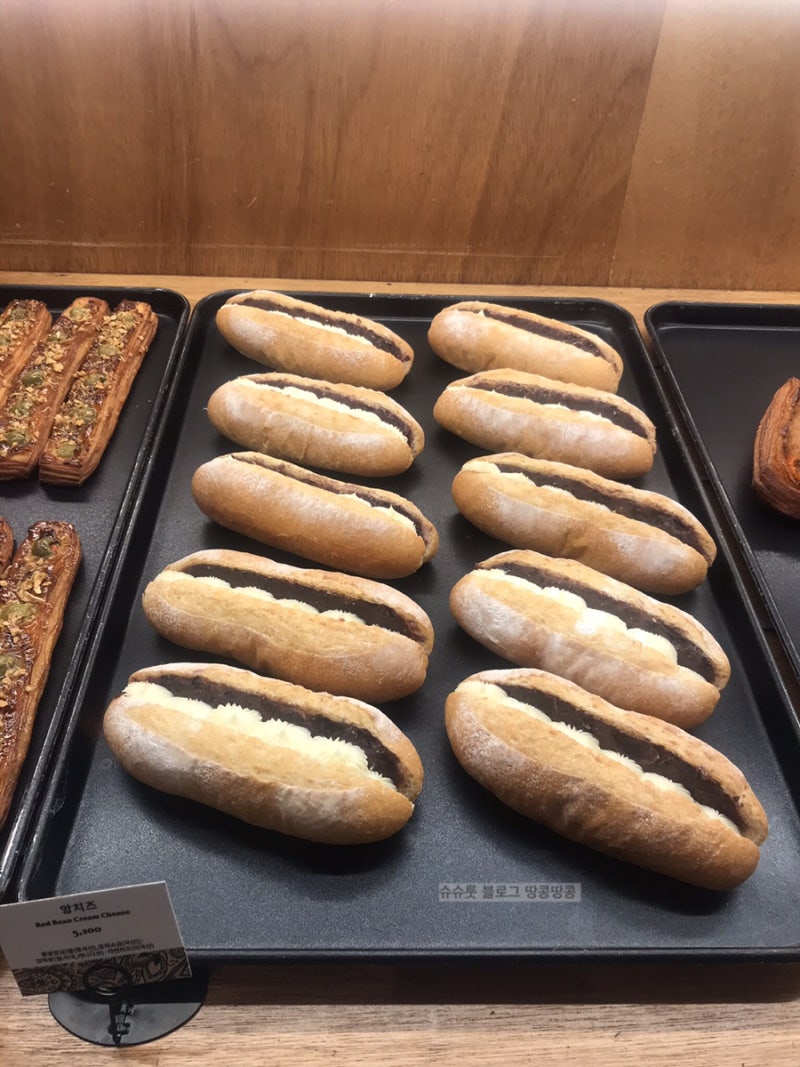 신사핫플 압구정 강남 빵집 아우어베이커리 가로수길점 커피 빵종류 추천 초코빵 빨미까레 올리브페스츄리 전참시 이영자 ㅏㅜㅓ