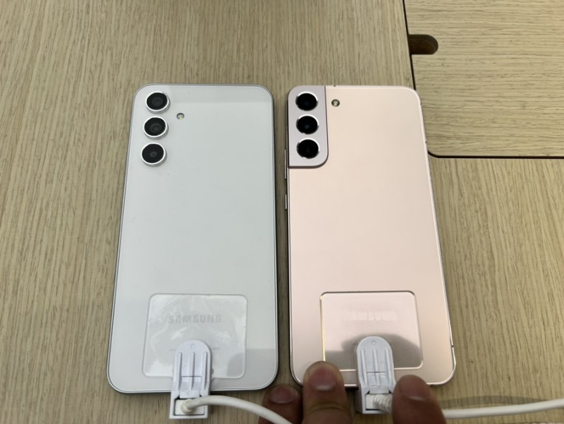 S23을 닮은 갤럭시 A54 SKT 퀀텀 4 출시에 따른 퀀텀 3와의 비교 : 네이버 블로그