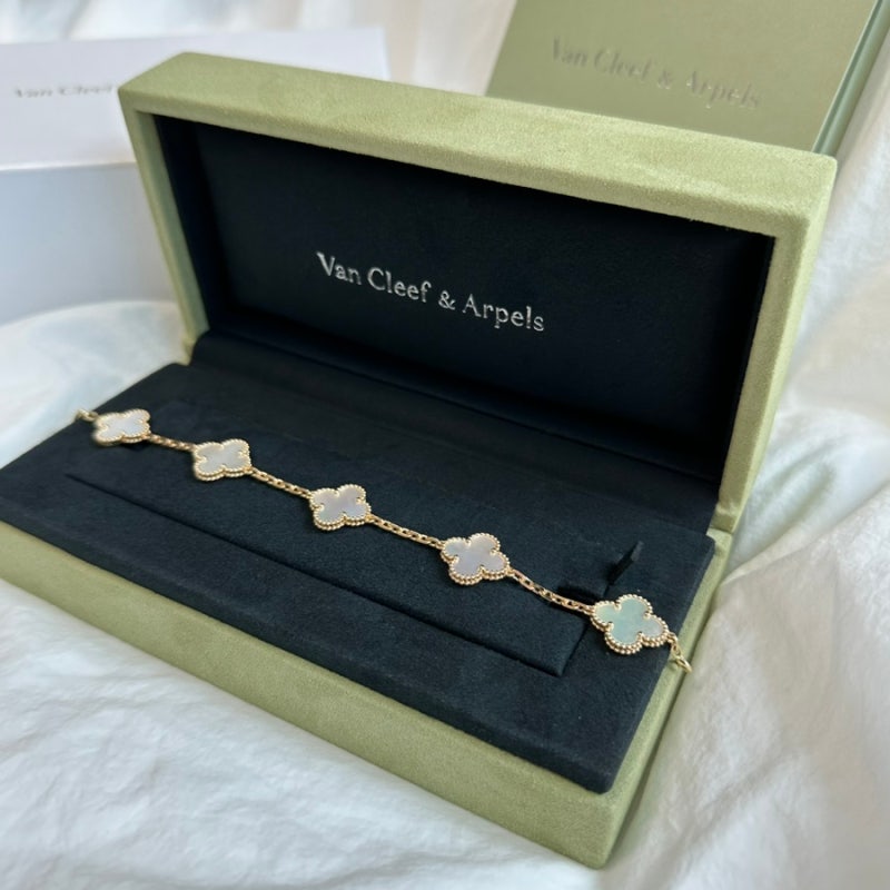 Van Cleef & Arpels 반클리프앤아펠 마더오브펄 빈티지 알함브라 브레이슬릿 5모티브 후기 : 네이버 블로그