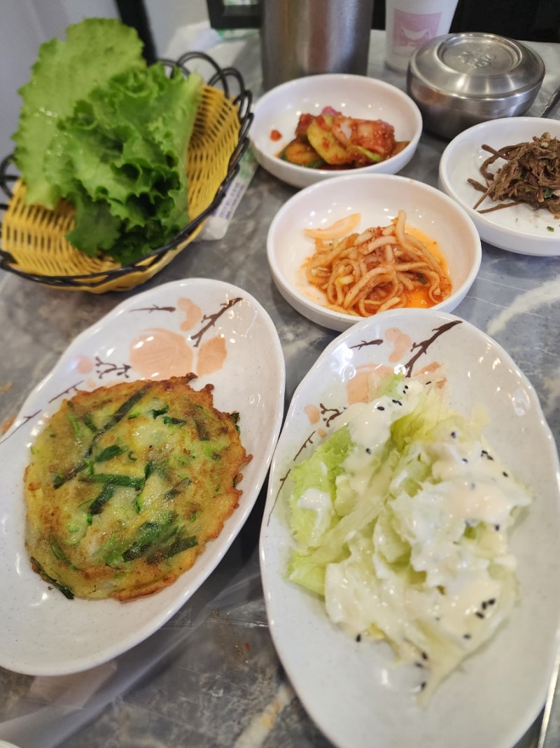 태안 안면도 고기집 대궐 ㅡ 신선한 고기로 입맛을 사로잡는 태안 안면읍 고기맛집 시원한 게국지 맛집 160 단체석 완비 단체